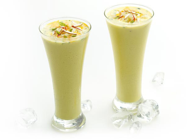 कोल्ड बादाम मिल्कशेक की रेसिपी | Cold badam milkshake recipe in Hindi ...