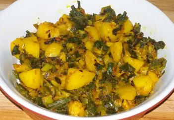 हरी प्याज और आलू की सब्ज़ी की रेसिपी | Green onion and potato recipe in ...